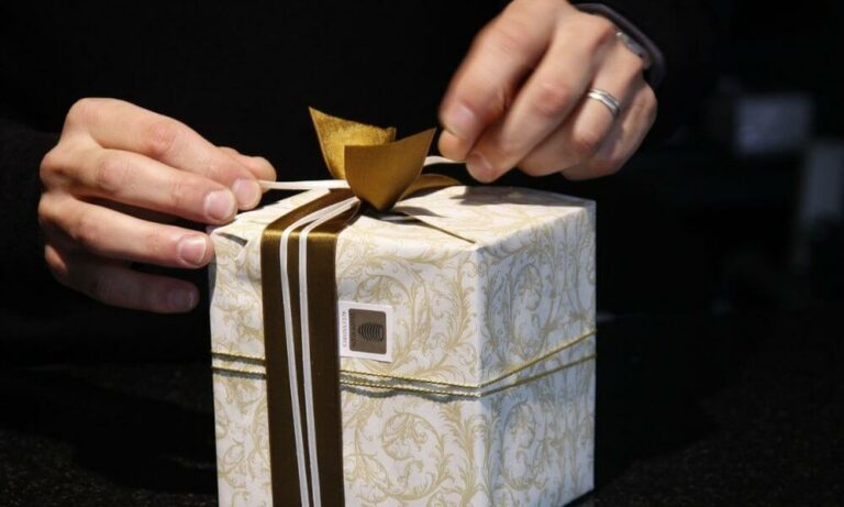 How To Celebrate Wife's Promotion? 7 Gifts And Tips Here!